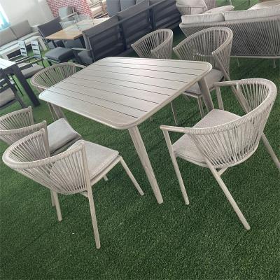 Cina Mobili da giardino per esterni Divano in rattan in alluminio con tavolo da caffè di lusso in vendita