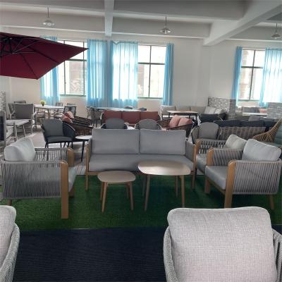 Cina Mobili da giardino in alluminio per esterni Divano di rotino Set con set Bistro Teapoy di lusso in vendita