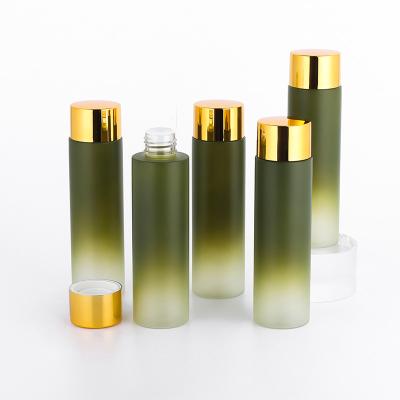 中国 スクリューキャップ付き150ml小さなグラデーショングリーンプラスチックスプレーボトル 販売のため