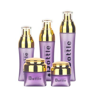 Cina L'imballaggio cosmetico dell'ANIMALE DOMESTICO porpora di modo imbottiglia i barattoli della crema dello spruzzo 100g in vendita