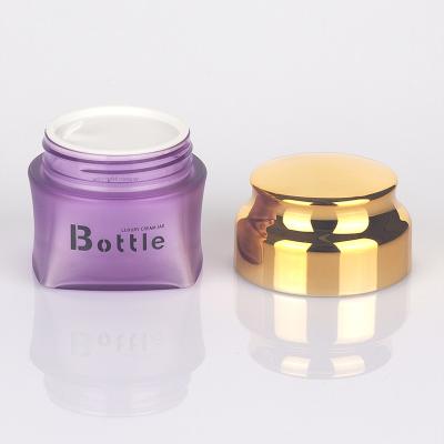 Cina L'imballaggio cosmetico dell'ANIMALE DOMESTICO porpora di modo imbottiglia i barattoli della crema dello spruzzo 100g in vendita