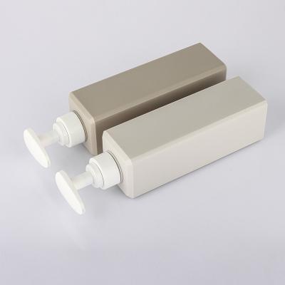 Cina Bottiglia cosmetica della lozione dell'ANIMALE DOMESTICO quadrato con la timbratura calda del cappuccio della pompa di stampa in vendita