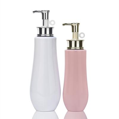China A unidade branca do rosa do ANIMAL DE ESTIMAÇÃO luxuoso de 300ml 500ml 700ml popular personaliza a garrafa de Logo Gold Pump Plastic Shampoo à venda
