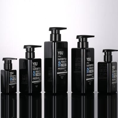 中国 卸し売り100ml 200ml 300mlの三角形の形はプラスチック ペット ローションの容器の黒空気のないポンプ500mlシャンプーのびんをリサイクルする 販売のため