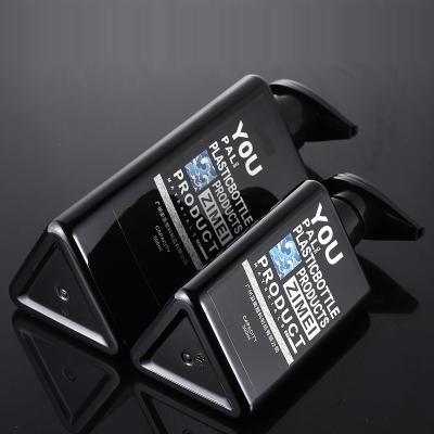 中国 卸し売り100ml 200ml 300mlの三角形の形はプラスチック ペット ローションの容器の黒空気のないポンプ500mlシャンプーのびんをリサイクルする 販売のため