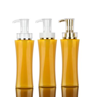 Cina l'ente vuoto Kylie Skin Care Shower Gel senz'aria della lozione di colore giallo di lusso di 350ml 500ml imbottiglia con la pompa dell'oro in vendita
