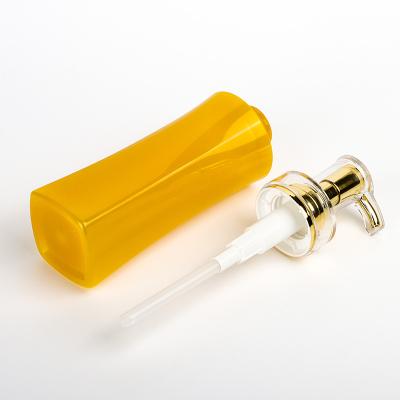 Cina l'ente vuoto Kylie Skin Care Shower Gel senz'aria della lozione di colore giallo di lusso di 350ml 500ml imbottiglia con la pompa dell'oro in vendita