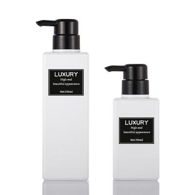 China O quadrado cosmético vazio da garrafa 200ml da loção dá forma à largura de 61mm com bomba de 42mm à venda