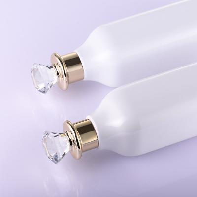 Cina Piccole bottiglie di plastica del ODM con i coperchi a vite, contenitori con tappo a vite di plastica 500ml in vendita
