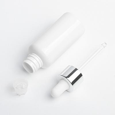 Cina Bottiglia cosmetica d'argento 50ml del contagoccia per il diametro dell'olio essenziale 34mm in vendita