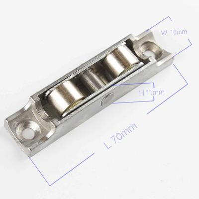 Cina Moderno design Doppia rulliera in lega di zinco con rulliera a scanalatura per finestre e porte scorrevoli in UPVC Lunghezza 68 mm in vendita