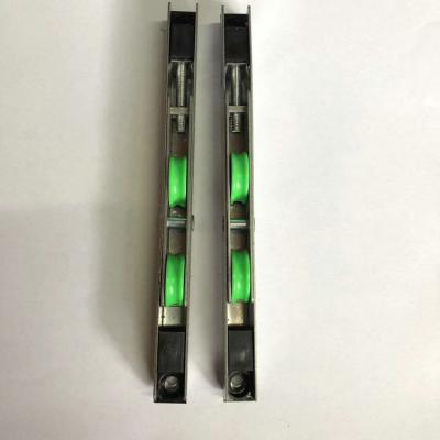 China 18 mm of 20 mm hoog DOUBLE verstelbare rol 2 wielen gegroeveerd ms lichaam in modern ontwerp Te koop