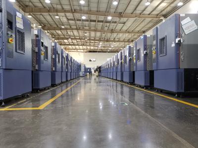 China Câmara climática do teste da temperatura do alto e baixo 400L refrigerar de ar com dispositivo de iluminação à venda