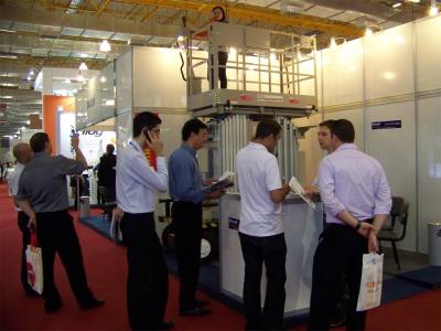 Cina piattaforma dell'ascensore montata camion dell'albero 10m quattro per il lavoro aereo continuo in vendita