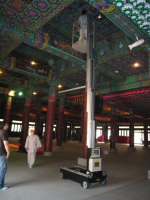 China Single Mast Lift For Fixture Works , 6.2m Height Self Propelled Work Platform for sale