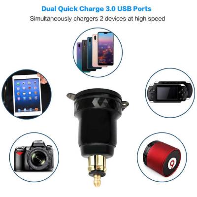 China Enchufe de cargador de coche USB doble QC2.0 de aleación de aluminio con monitor de voltaje en venta