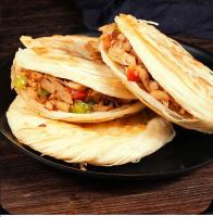China Meat Pie Roti Stuffed Paratha Making Machine Automatic for sale