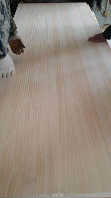 Cina Tavola di legno di pino per officina Tavola di pino solida personalizzabile con densità 480-550 kg/m3 in vendita