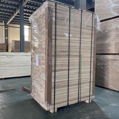 Cina 2440x1220 o personalizzato E0 Colla di legno massello Tavolo di pioppo di grado AA Dimensioni personalizzate in vendita