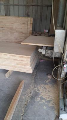 Cina Tavola di legno di pino massello personalizzabile con stile di design tradizionale e grado di legno AB in vendita