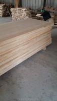 China Customizable Solid Pine Wood Board with Moisture Content 8-12% and Natural Texture for sale
