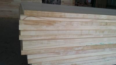 China Tabela de madeira de pinho sólido personalizável com textura natural e cola ambiental E0/E1 à venda