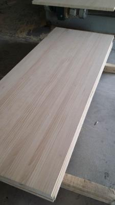 Cina Contenuto di umidità 8-12% Tavola di legno fuso di pino per costruzioni solide e durevoli in vendita