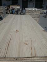 China Pine Board Moisture Content 8-12% E0/E1 Environmental Glue Solid Pine Wood Furniture Board for sale