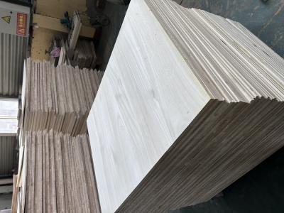 Cina Tavolo da tavolo in legno di taglia personalizzata con pannello di paolownia sbiancato e taglia 2440x1220 o 1200x600 in vendita