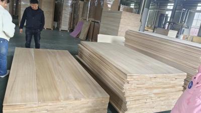 Cina Legno massello Strisci di legno non finito Legno per la casa Oficina Capacità di soluzione di progetto in vendita