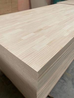 Cina Pannelli di legno di pino di finitura naturale o sbiancata per 2440x1220 o dimensioni personalizzate in vendita