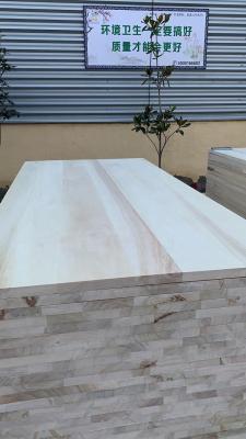 Cina Moderno design Populus spp Tavola di legno di pioppo per mobili Contenuto di umidità 8%-12% in vendita
