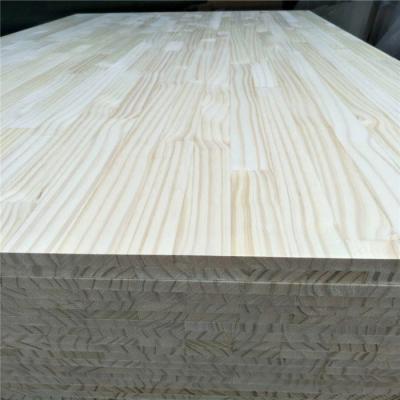 Cina Finger Joint Board Finito e superficie pulita per il pino Paulownia pioppo legno di gomma in vendita