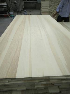 Cina 100-1220 mm di larghezza Tavola di legno di pino di pioppo di paolownia per mobili per ufficio domestico in vendita