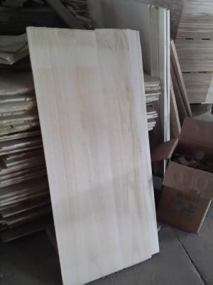 Cina 100-1220 mm di larghezza Tavola di legno di pino di pioppo di paolownia per mobili per ufficio domestico in vendita