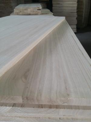 Cina 100-1220 mm di larghezza Tavola di legno di pino di pioppo di paolownia per mobili per ufficio domestico in vendita