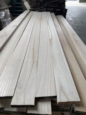Cina Dimensioni personalizzate 3-50 mm Frighe di legno di paolownia per soluzioni di progetto Contenuto di umidità 8%-12% in vendita