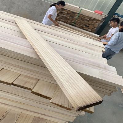 Cina Dimensioni personalizzate 3-50 mm Frighe di legno di paolownia per soluzioni di progetto Contenuto di umidità 8%-12% in vendita