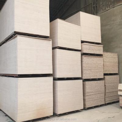 中国 湿度 8-12% 1220*2440mm の現代スプルース木板 販売のため