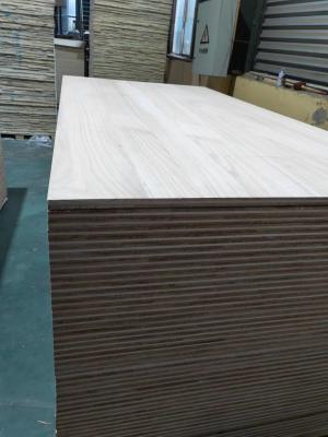 Cina Tavola per mobili a due strati con legno di paolownia e pannelli di legno a alta densità a più strati in vendita