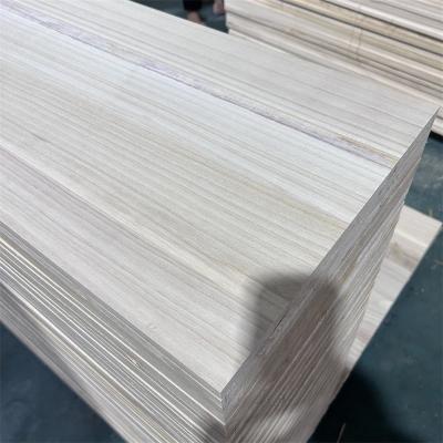 Cina Dimensioni personalizzate di legno massello di paolownia per legno naturale o finitura sbiancata in vendita