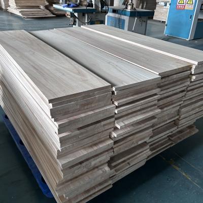 Cina Tavola di legno massello personalizzata 2440x1220 o 1200x600 con tenore di umidità dell'8%-12% in vendita
