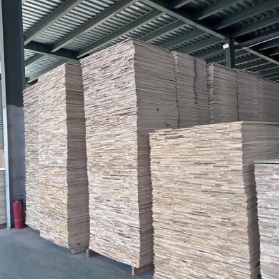 Cina Tavola di legno massello personalizzata 2440x1220 o 1200x600 con tenore di umidità dell'8%-12% in vendita