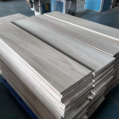 Cina Tavola di legno massello personalizzata 2440x1220 o 1200x600 con tenore di umidità dell'8%-12% in vendita