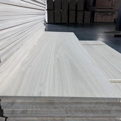 Cina Legno massello di paolownia per mobili Legno di paolownia sbiancato Contenuto di umidità 8%-12% in vendita