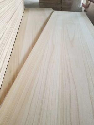Cina Tavole di legno di paulownia con campione libero contenuto di umidità 8%-12% stile di design moderno in vendita