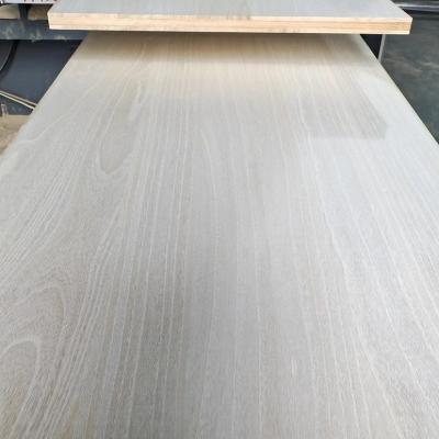 Cina Tavola di legno di paolownia massello a tre strati per porte Tempo di produzione 5-15 giorni Colore naturale in vendita