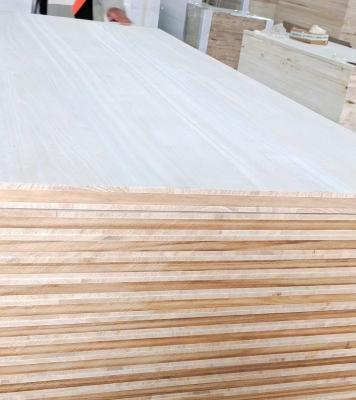 Cina Materiale di porta in legno massello Tavola di legno di paolownia per capacità di soluzione di progetto in vendita