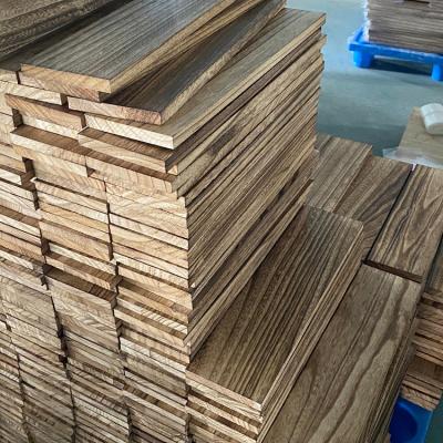 Cina Mensole galleggianti in legno naturale bruciato in un design moderno per l'organizzazione di libri da parete in vendita