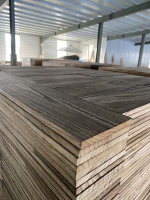 Cina Mensole galleggianti in legno naturale bruciato in un design moderno per l'organizzazione di libri da parete in vendita
